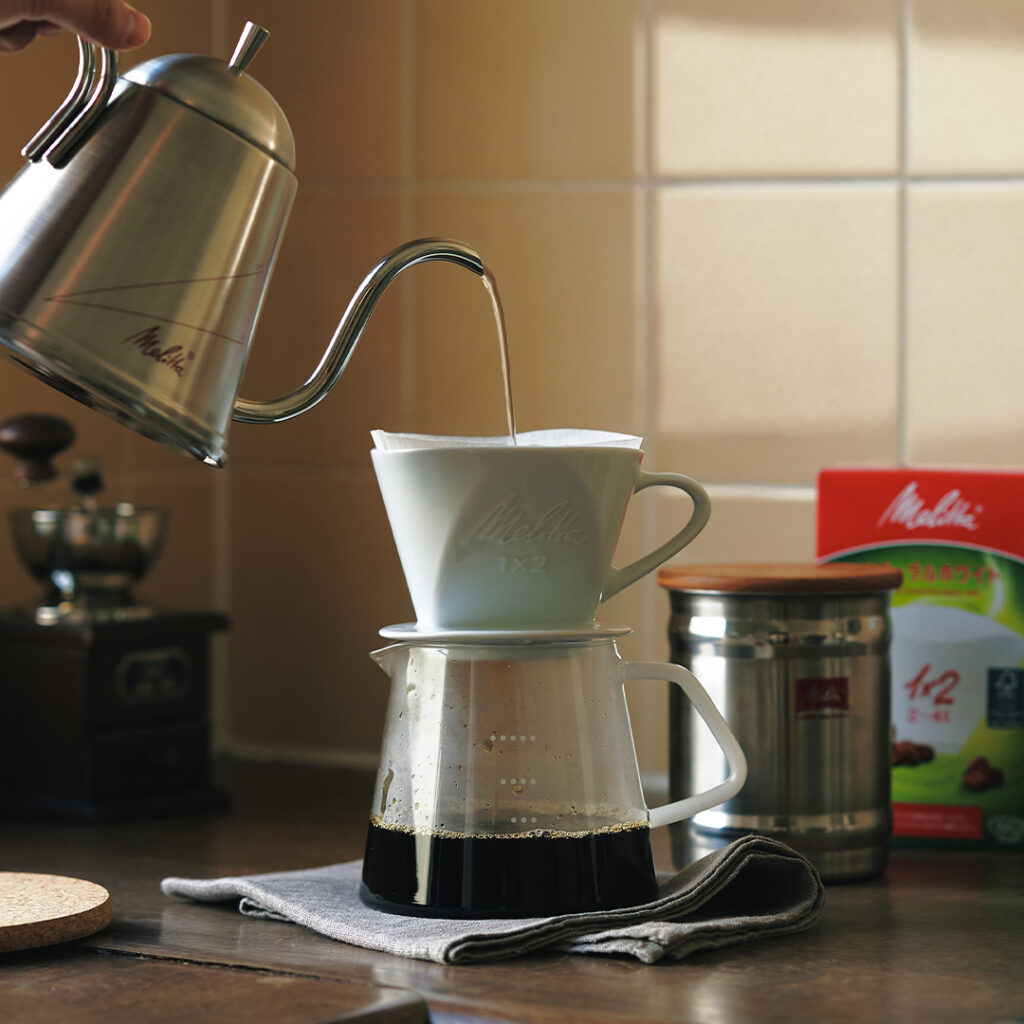 メリタ「一つ穴式」波佐見焼コーヒーフィルターでの淹れ方 | COFFEE ENJOYMENT | Melitta Japan(メリタジャパン)